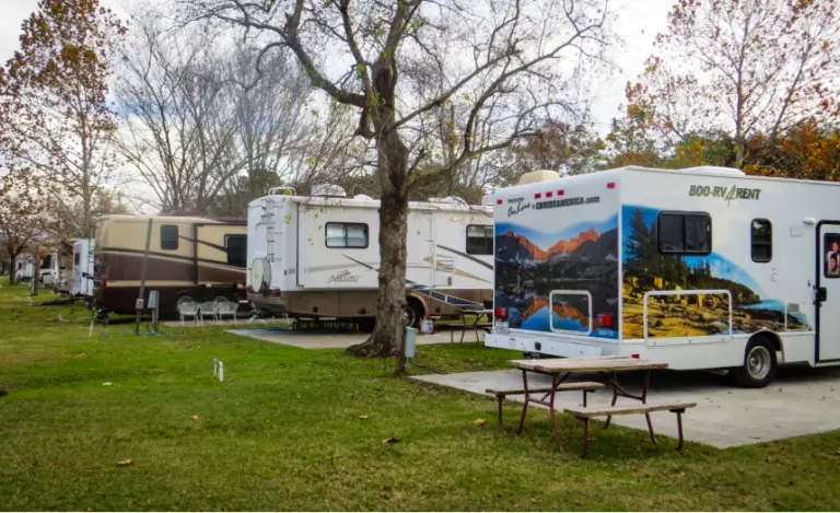 Should I rent a RV ? Everything you should know ! - Camper Grid
