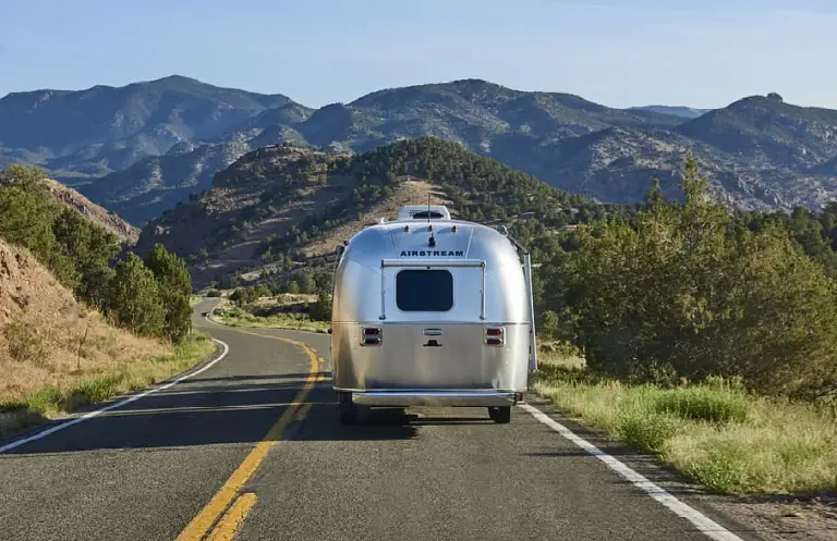 11 Best Travel Trailers for a Family of 4 - Camper Grid