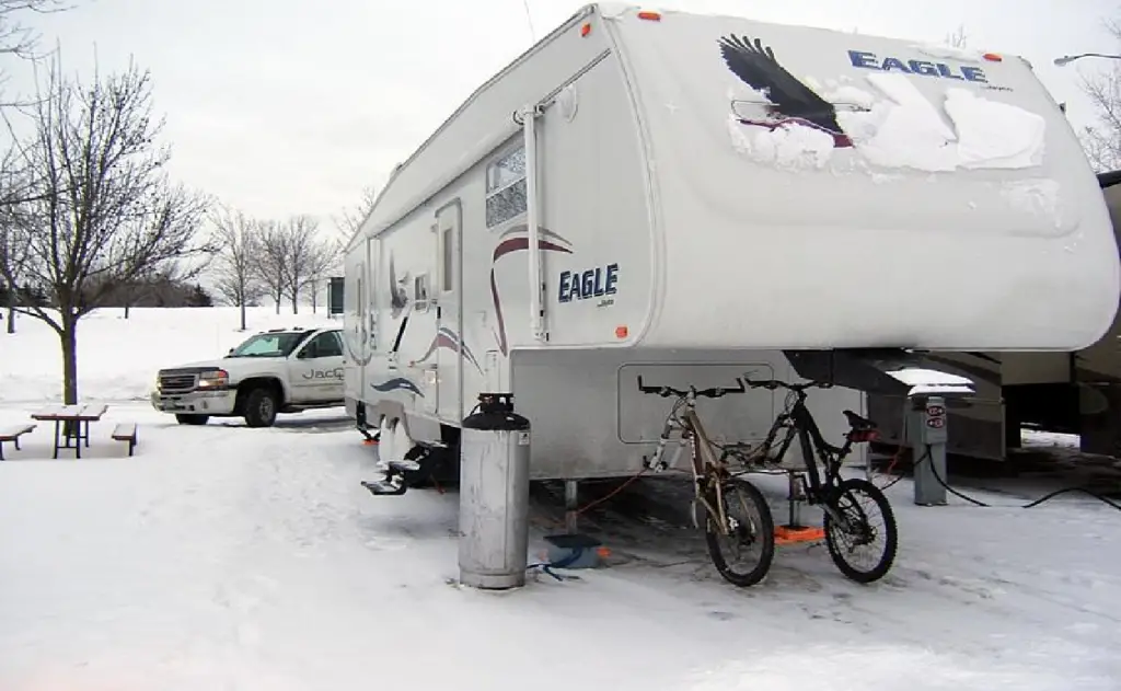 9 Tips for Towing a Travel Trailer in Snow - Camper Grid